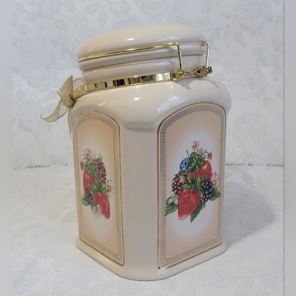 Unique Vintage | Kitchen | Vintage Knotts Berry Farm Ceramic Canister Cookie Jar Tilted Lid Gold ...